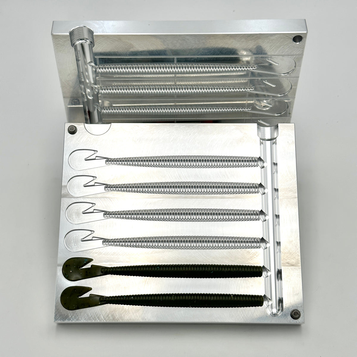 5.7 Inch Accelerator Worm Hand Injection Mold – Epic Bait Molds